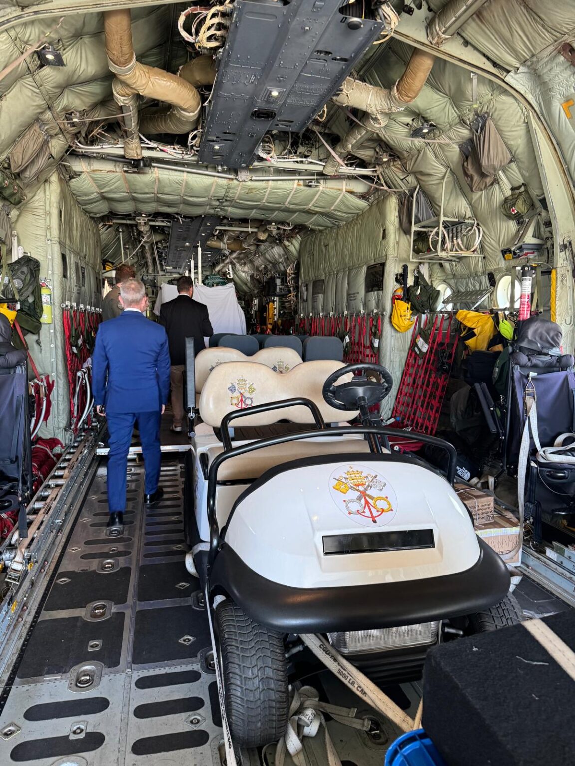 Papa Francisco pega uma carona em C-130J Hercules da RAAF durante ...