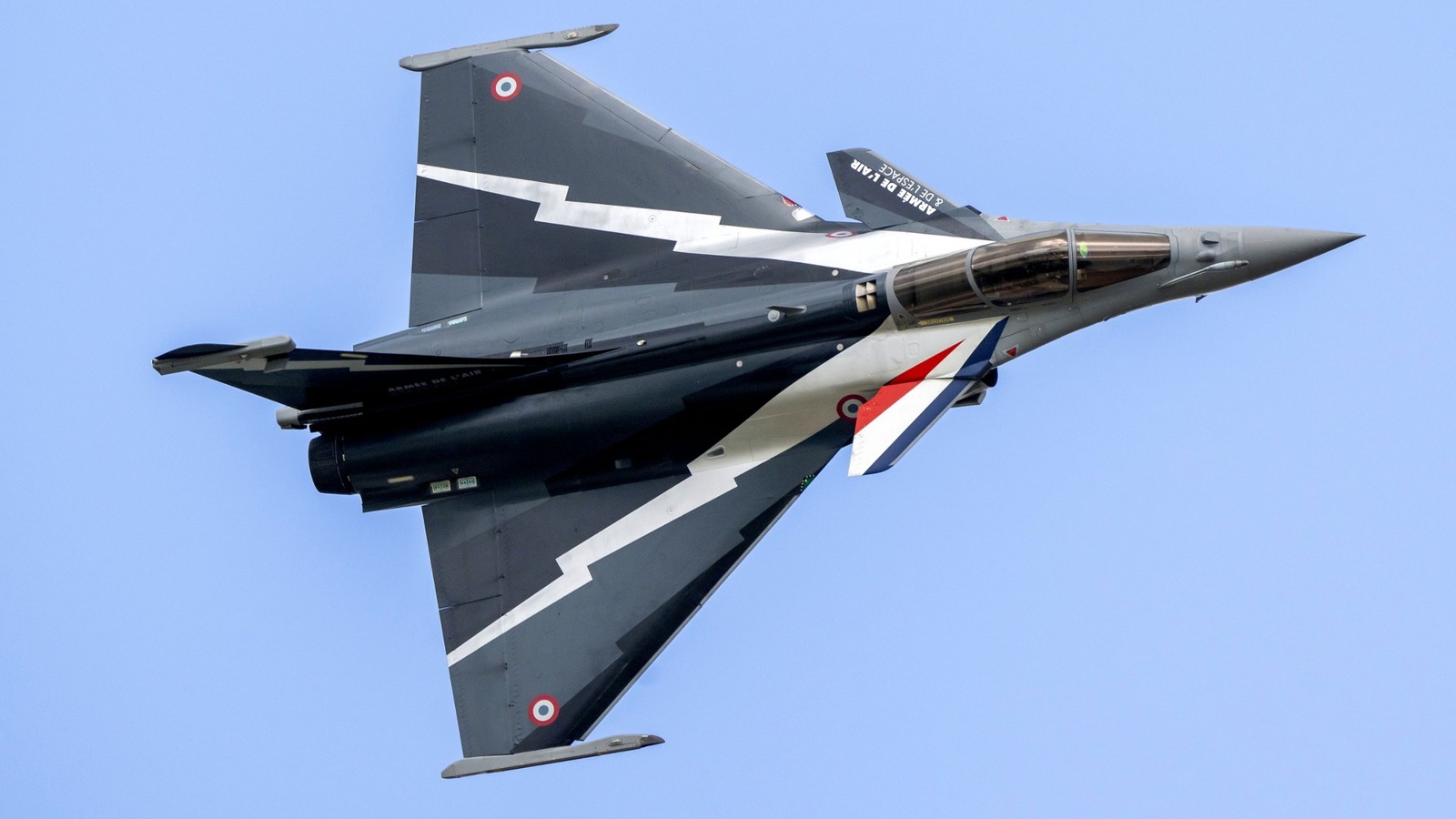 Dassault deve confirmar mais uma venda de Rafale este ano. Quem seria ...