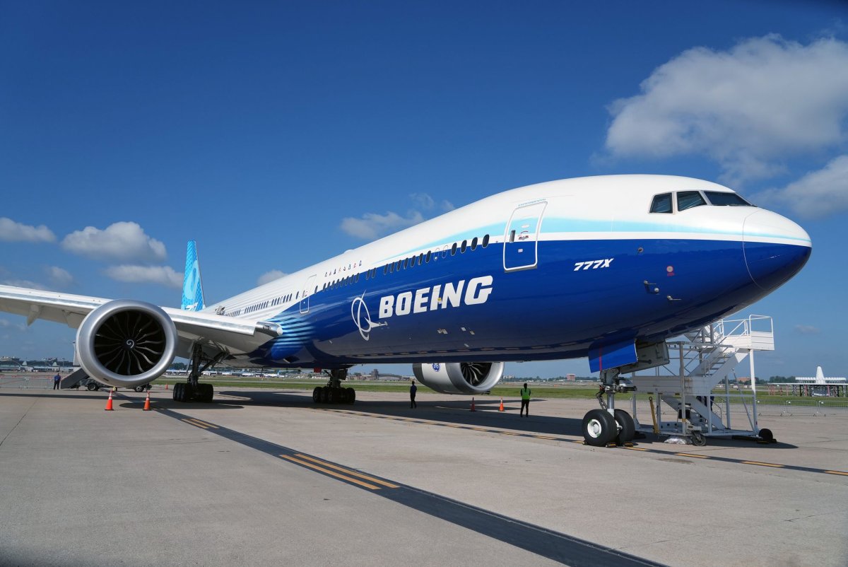 Boeing sofre bilhões de dólares em perdas e anuncia 17.000 cortes de ...
