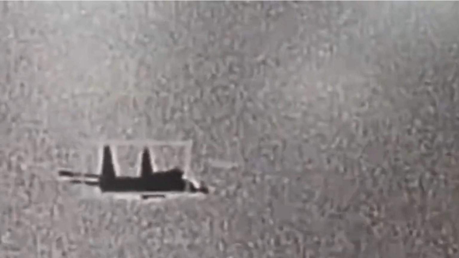 VÍDEO: Caça F-16 de Taiwan acompanha jato de combate chinês J-15 com ...