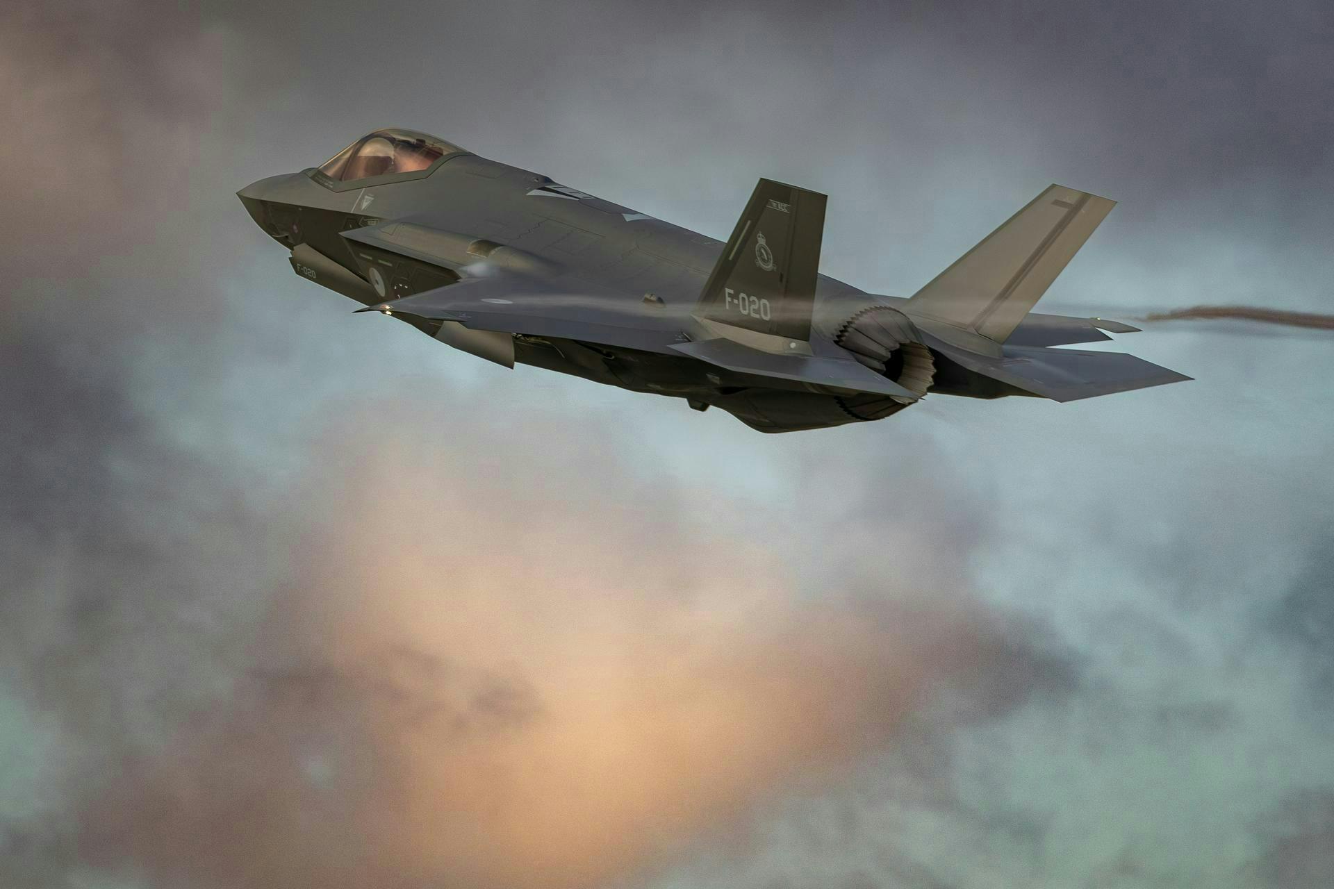 OTAN lança o exercício nuclear anual “Steadfast Noon” na Europa Ocidental OTAN lança o exercício nuclear anual “Steadfast Noon” na Europa Ocidental