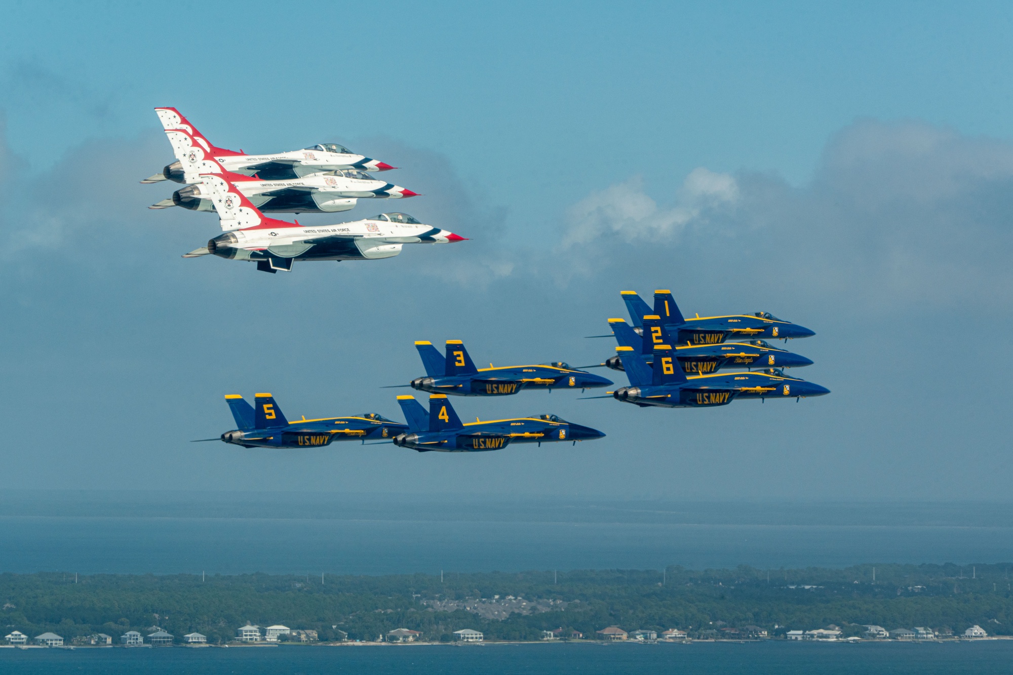 IMAGENS: Blue Angels e Thunderbirds encerram a temporada de shows ...