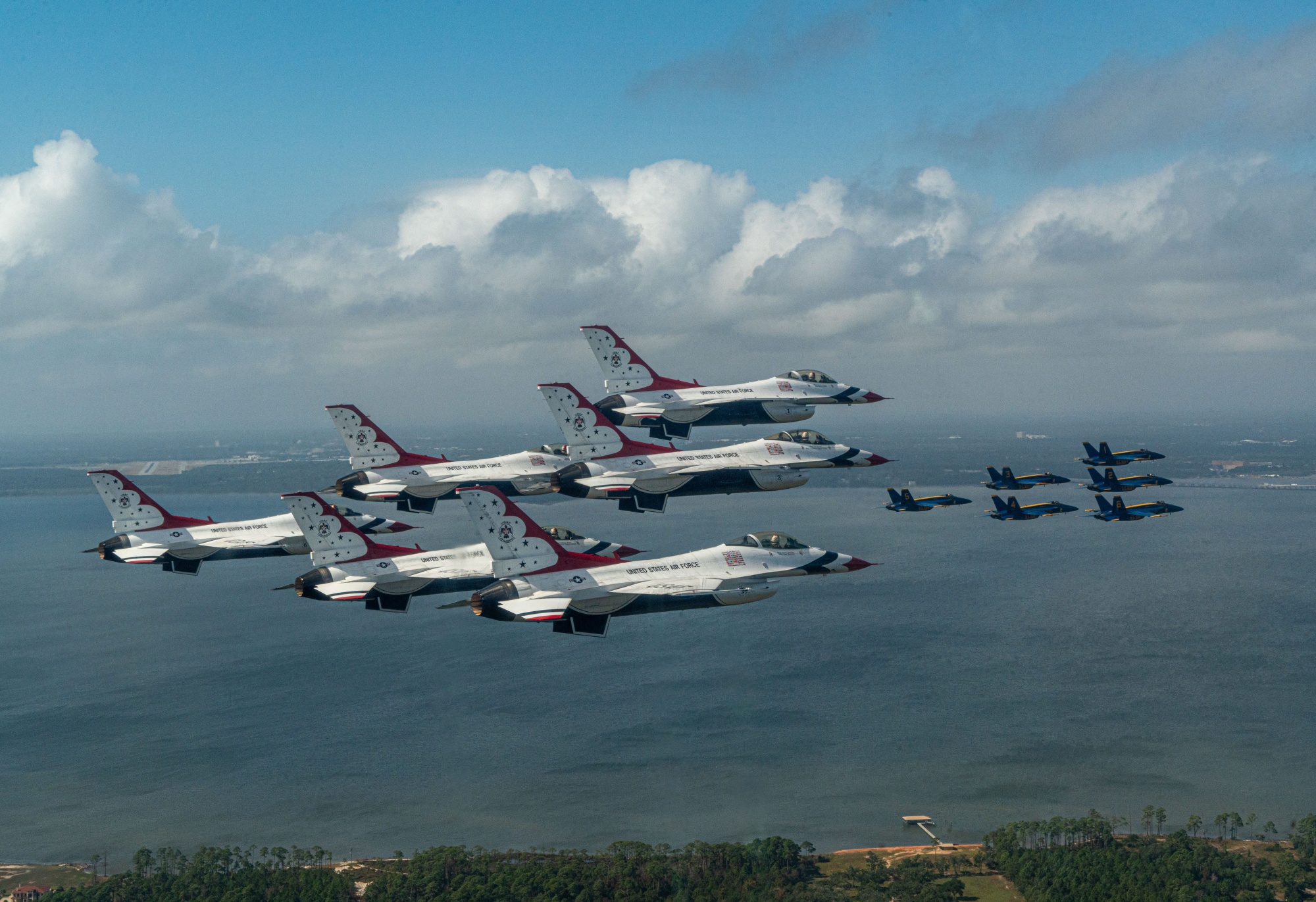 IMAGENS: Blue Angels e Thunderbirds encerram a temporada de shows ...