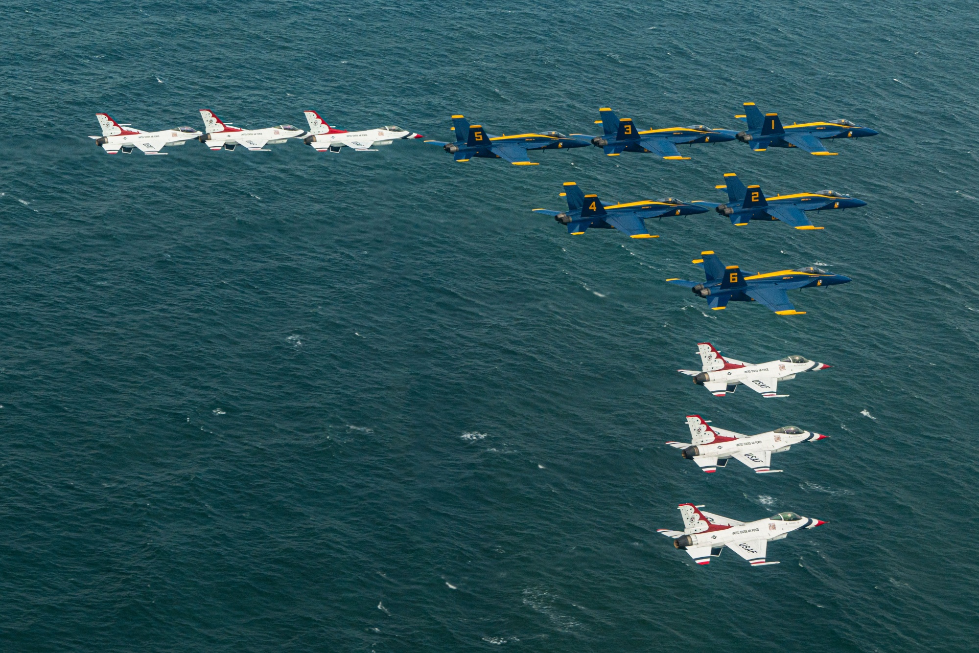 IMAGENS: Blue Angels e Thunderbirds encerram a temporada de shows ...