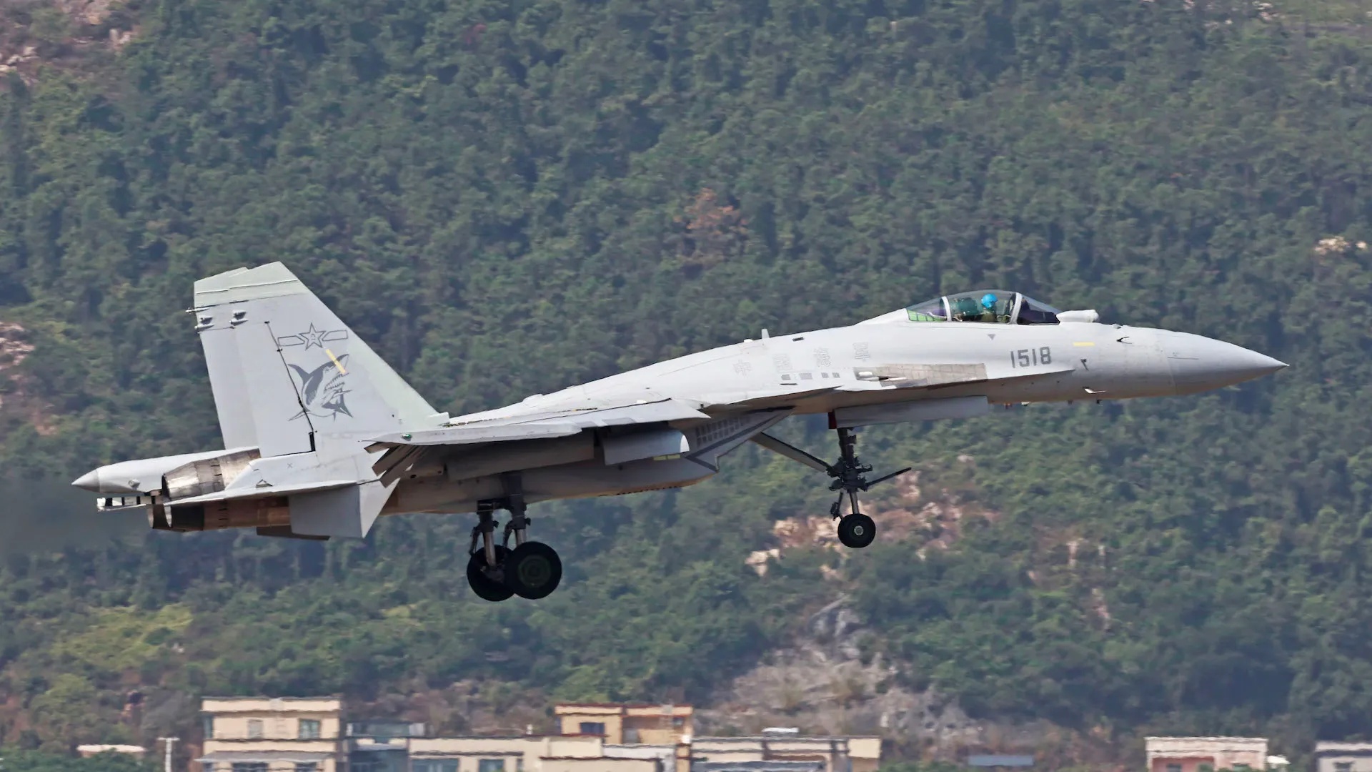Com novos jatos J-15T e J-35A, China amplia sua capacidade de aeronaves embarcadas em porta ...