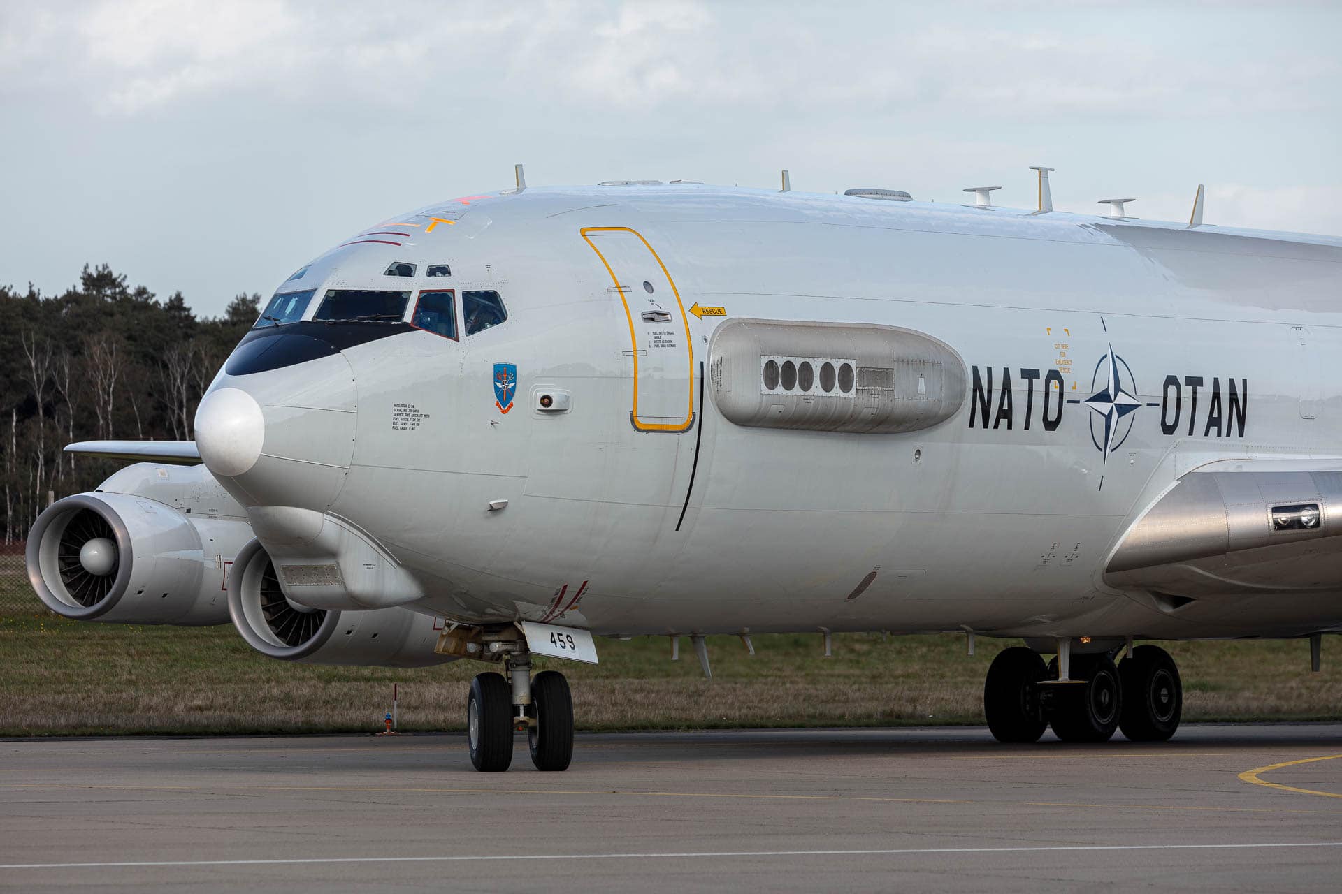 Primeira aeronave E-3A AWACS da OTAN modernizada retorna à base de ...