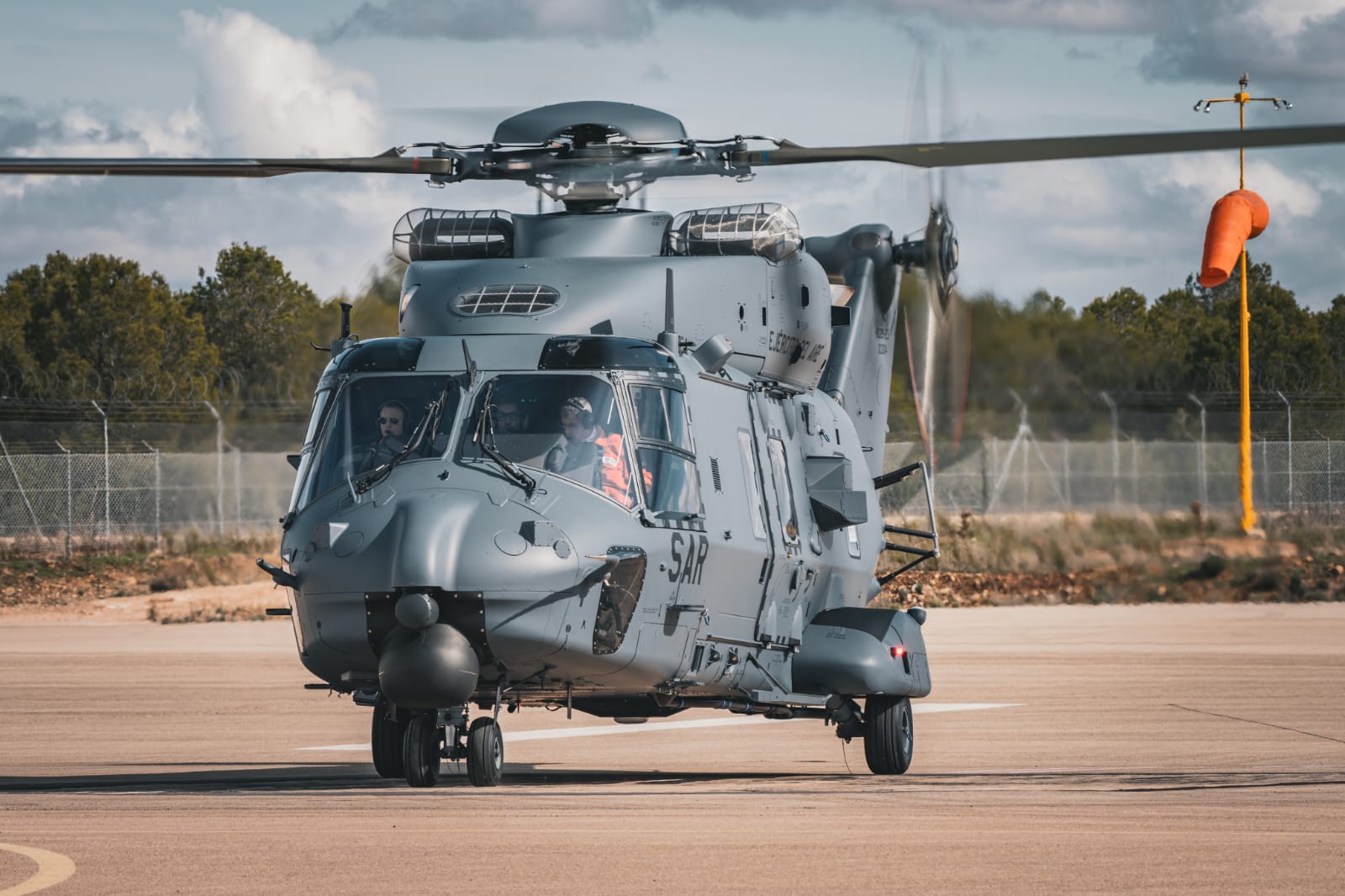 Airbus entrega o primeiro helicóptero militar multifuncional NH90 Standard 3 para a Espanha ...