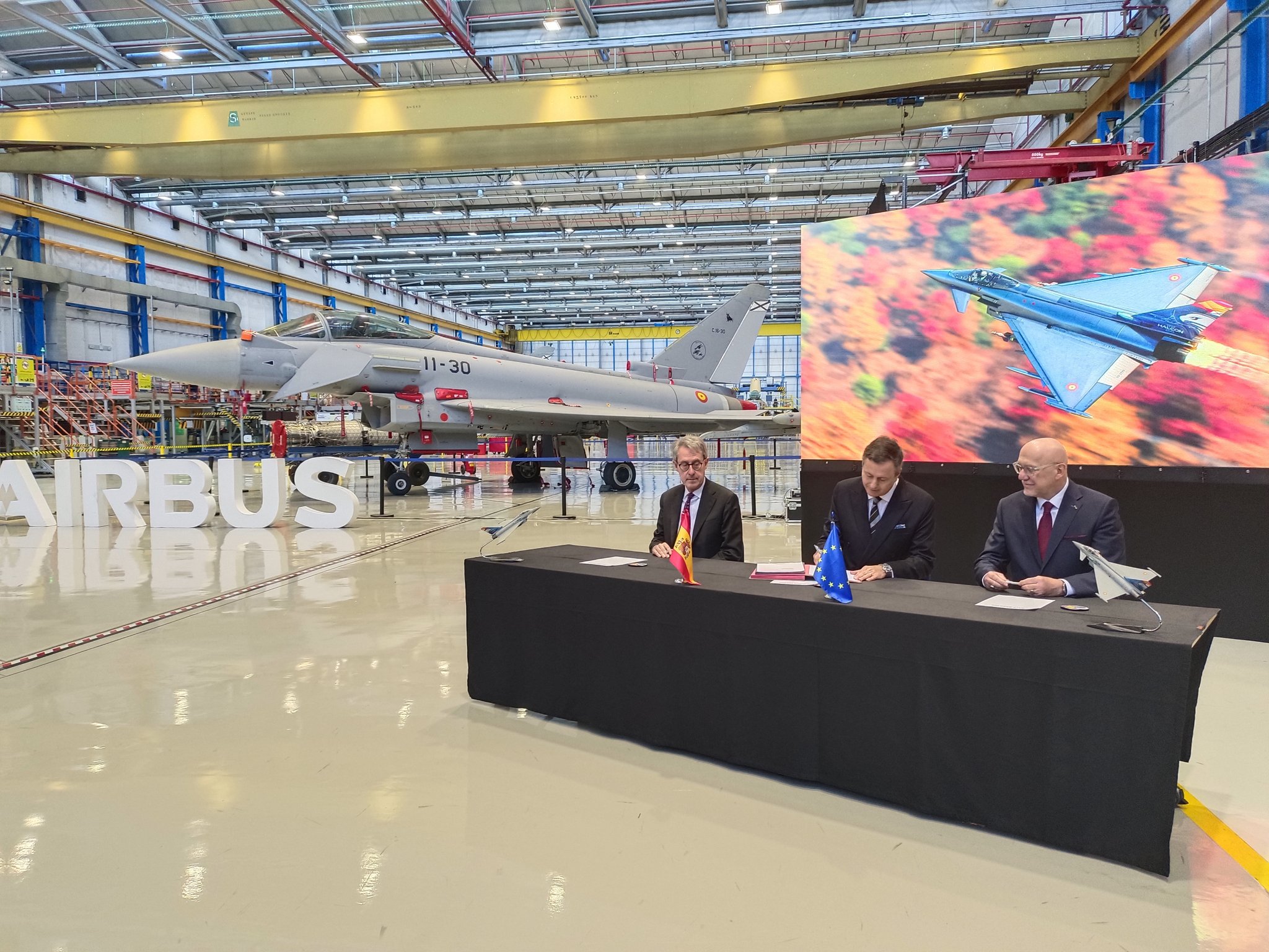 Espanha adquire mais 25 jatos Eurofighter Typhoon dentro do programa ...