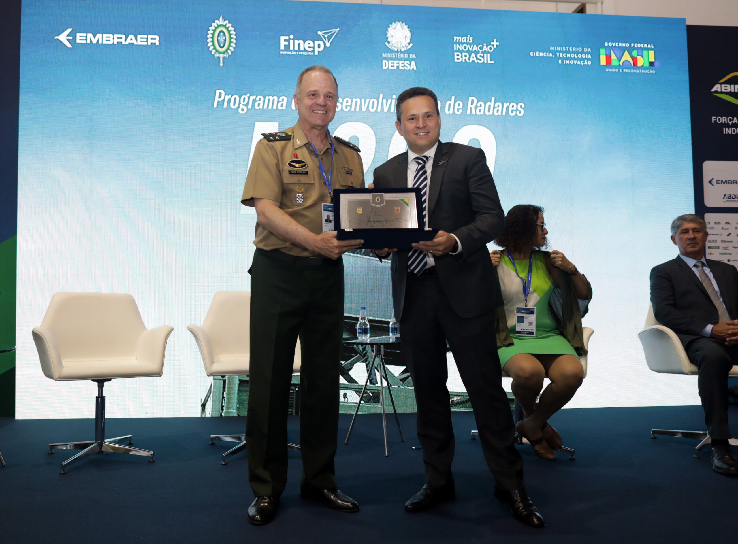 Exército Brasileiro encomenda radar antiaéreo SABER M200 Vigilante da ...