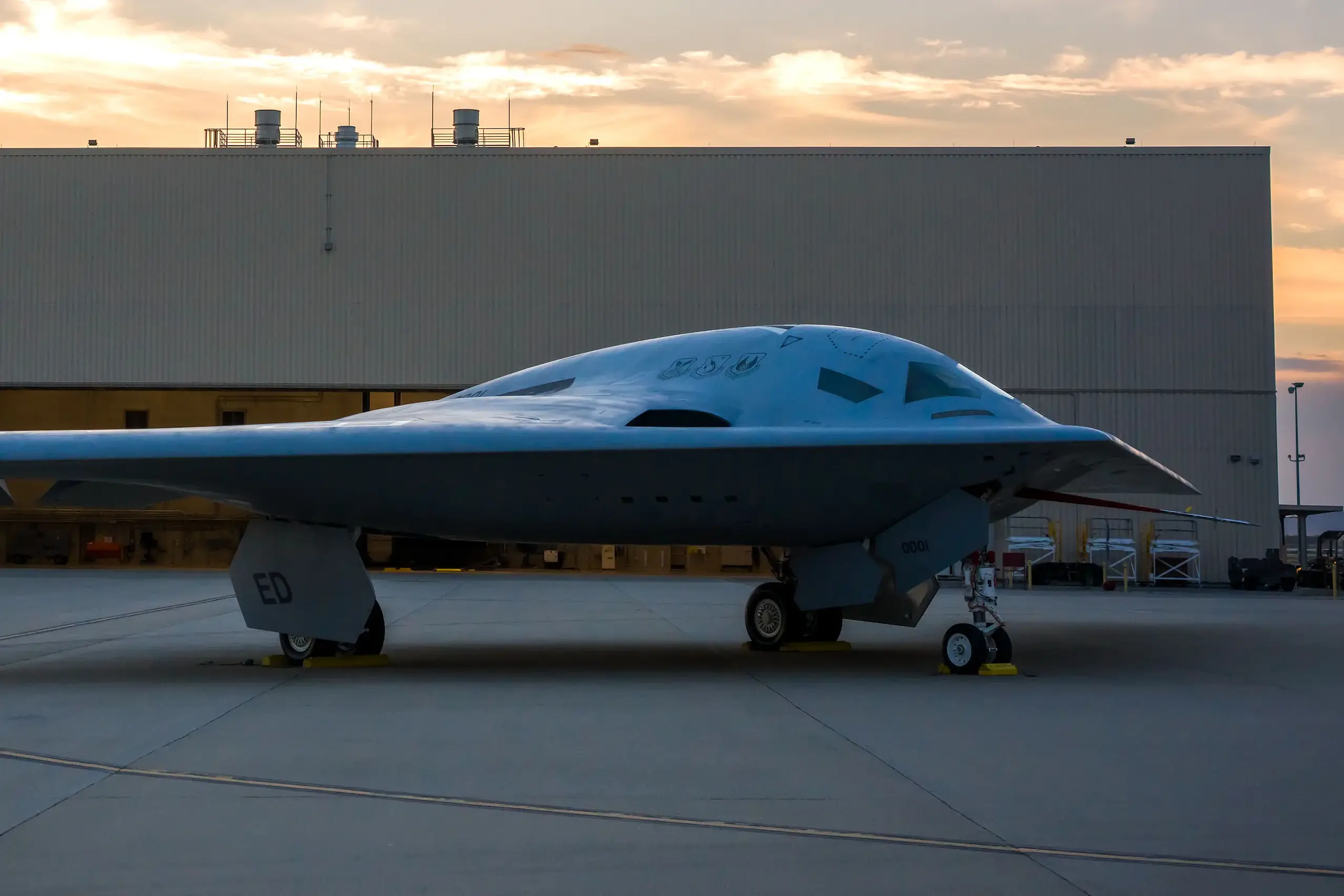 USAF concede contrato para segundo lote de bombardeiros B-21A Raider ...