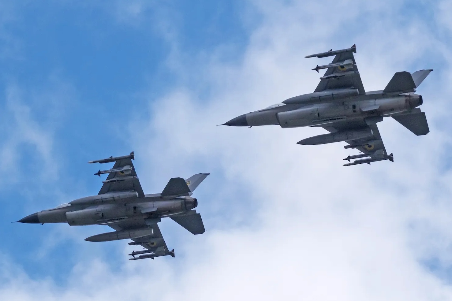Dinamarca já entregou 12 dos 19 caças F-16 prometidos para a Ucrânia ...