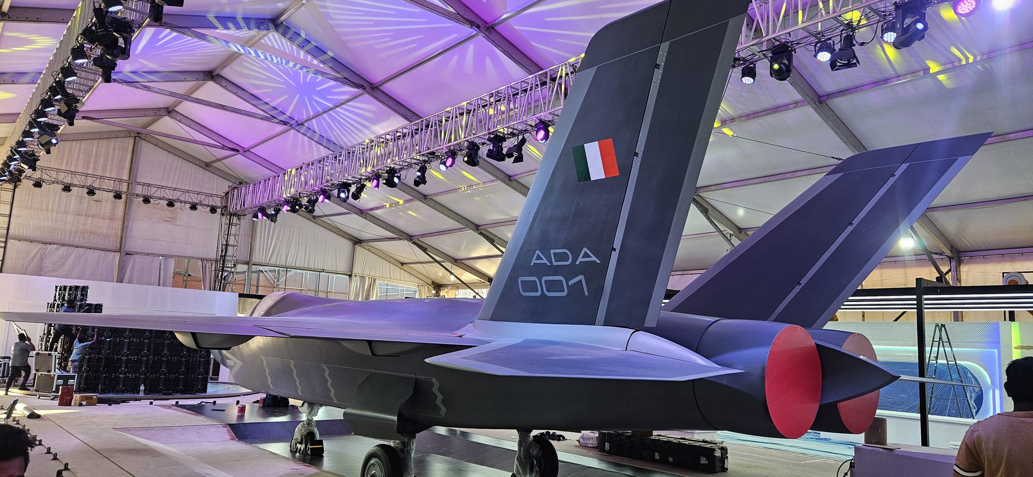 Índia revela o Modelo de Engenharia da aeronave de quinta geração AMCA ...