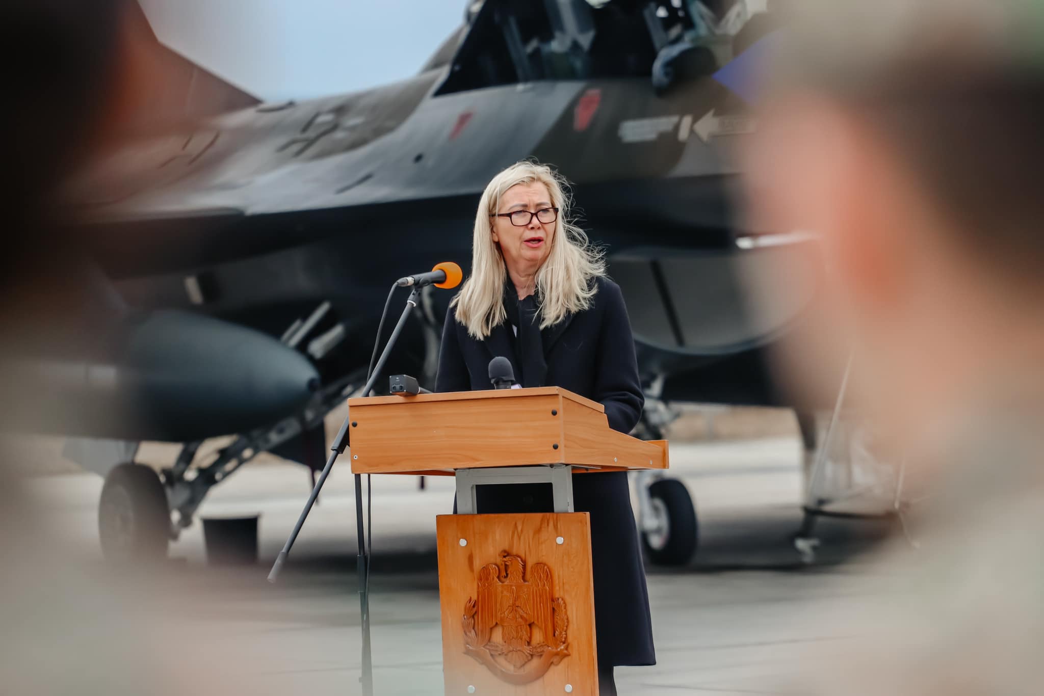 Romênia conclui implantação do segundo esquadrão de F-16, fortalecendo ...
