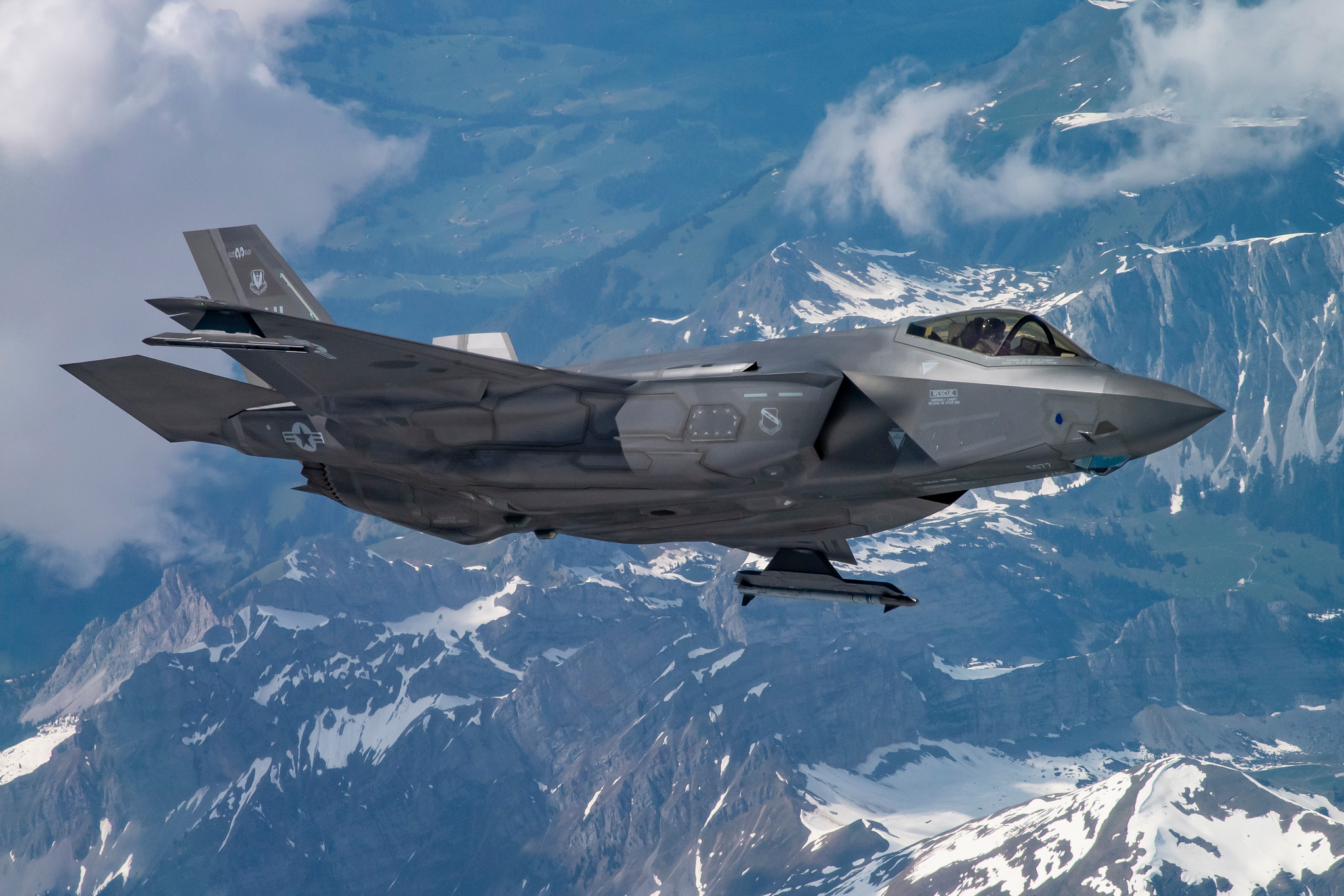 Frota global de caças F-35 Lightning II ultrapassa um milhão de horas ...