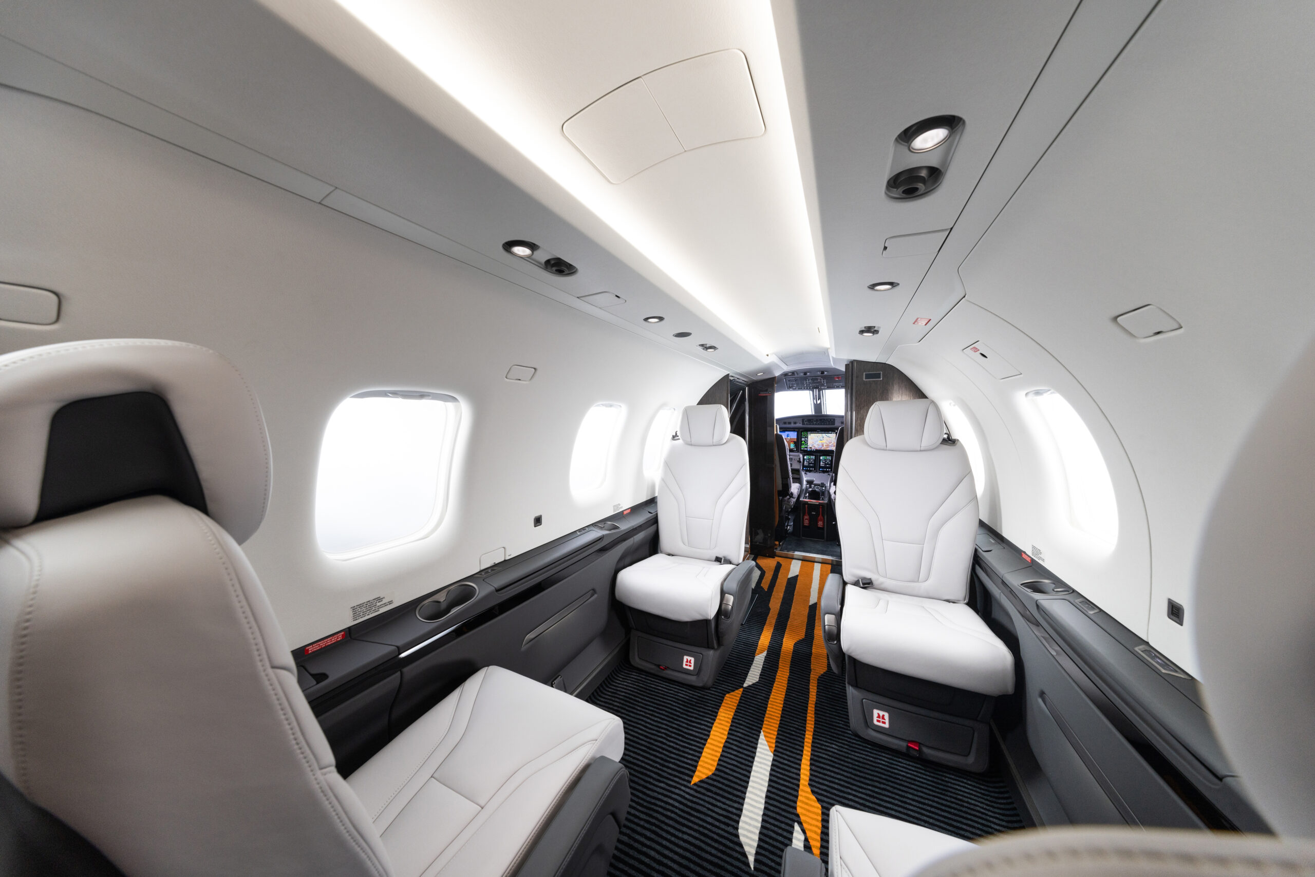 IMAGENS: Pilatus apresenta o atualizado turboélice monomotor Pilatus PC ...