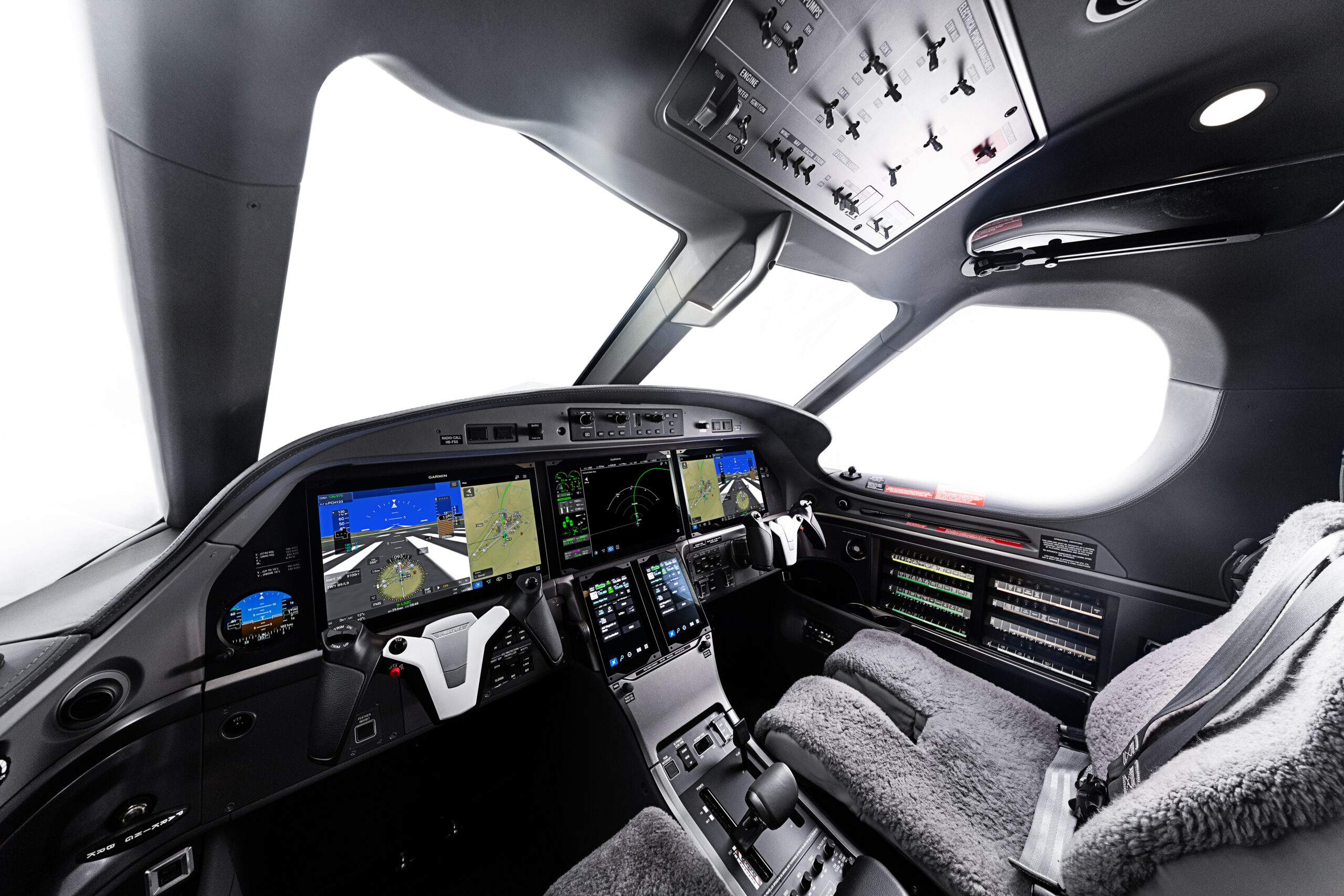 IMAGENS: Pilatus apresenta o atualizado turboélice monomotor Pilatus PC ...