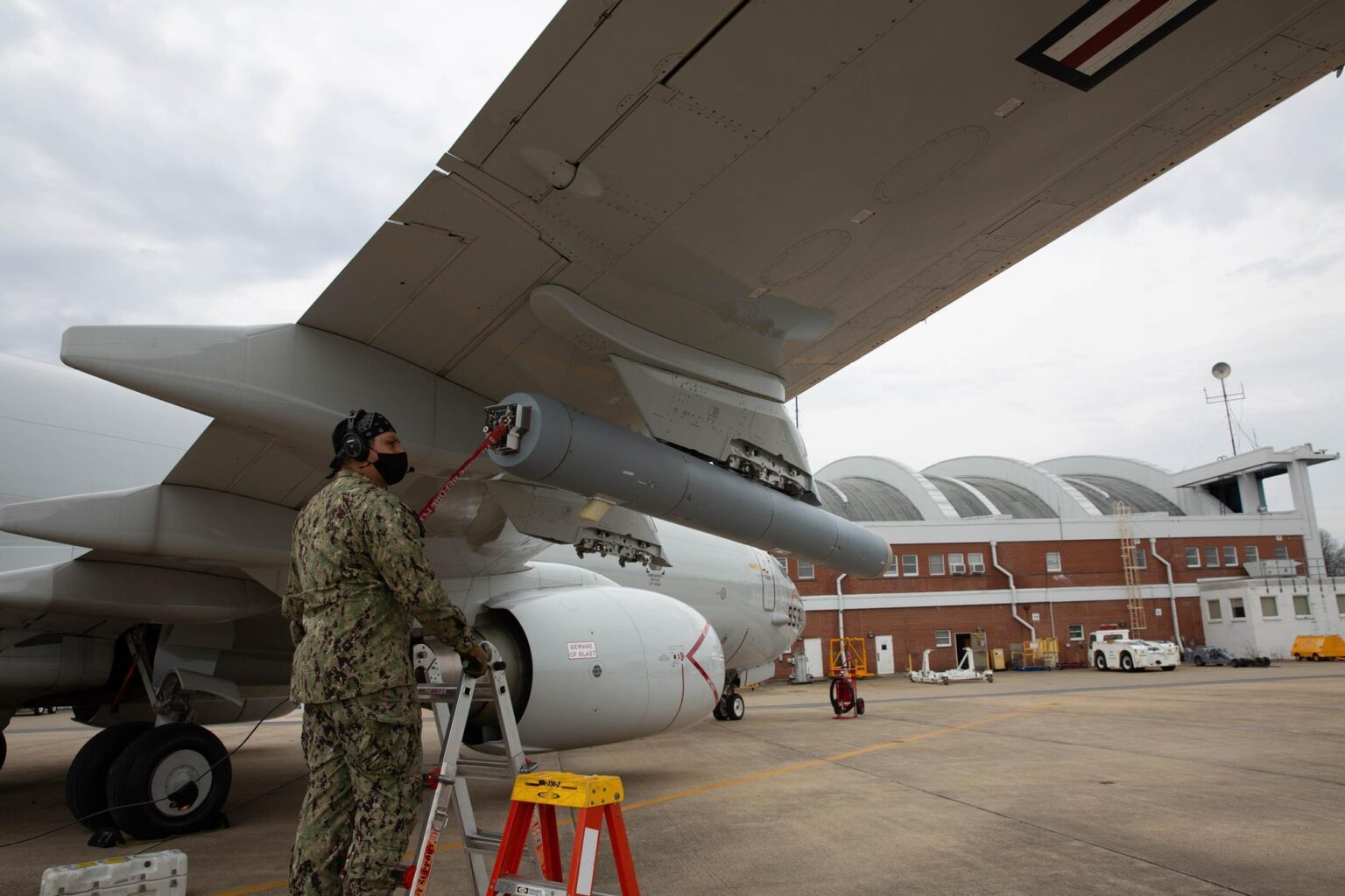 BAE Systems desenvolverá pods avançados de guerra eletrônica para ...