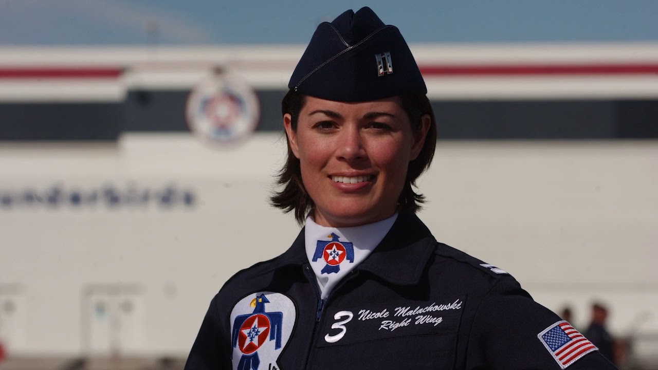 USAF restaura informações online para primeira mulher a integrar os ...