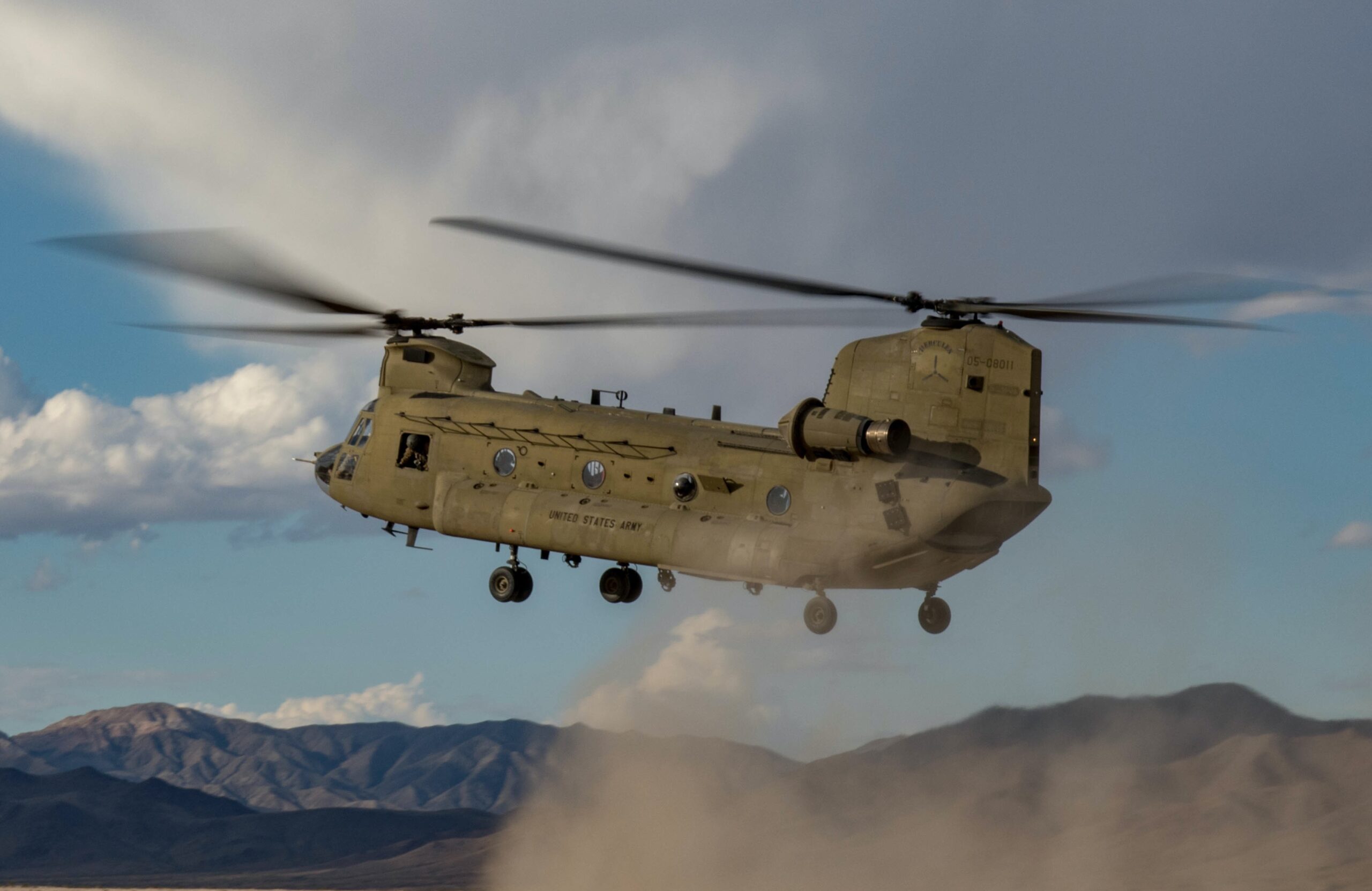 EUA aprovam potencial venda de helicópteros CH-47F Chinook para os Emirados Árabes Unidos por US ...