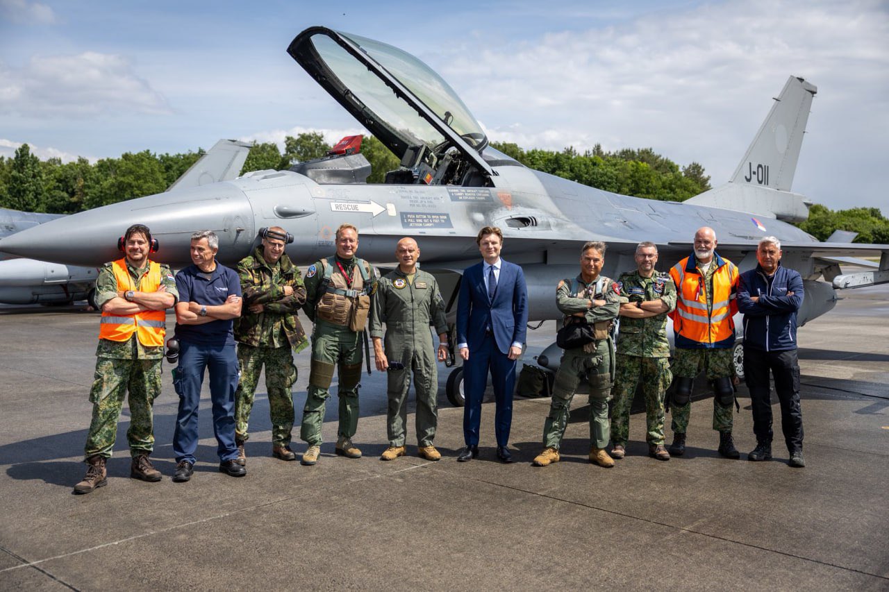 IMAGENS: Holanda envia último lote de caças F-16 para Ucrânia
