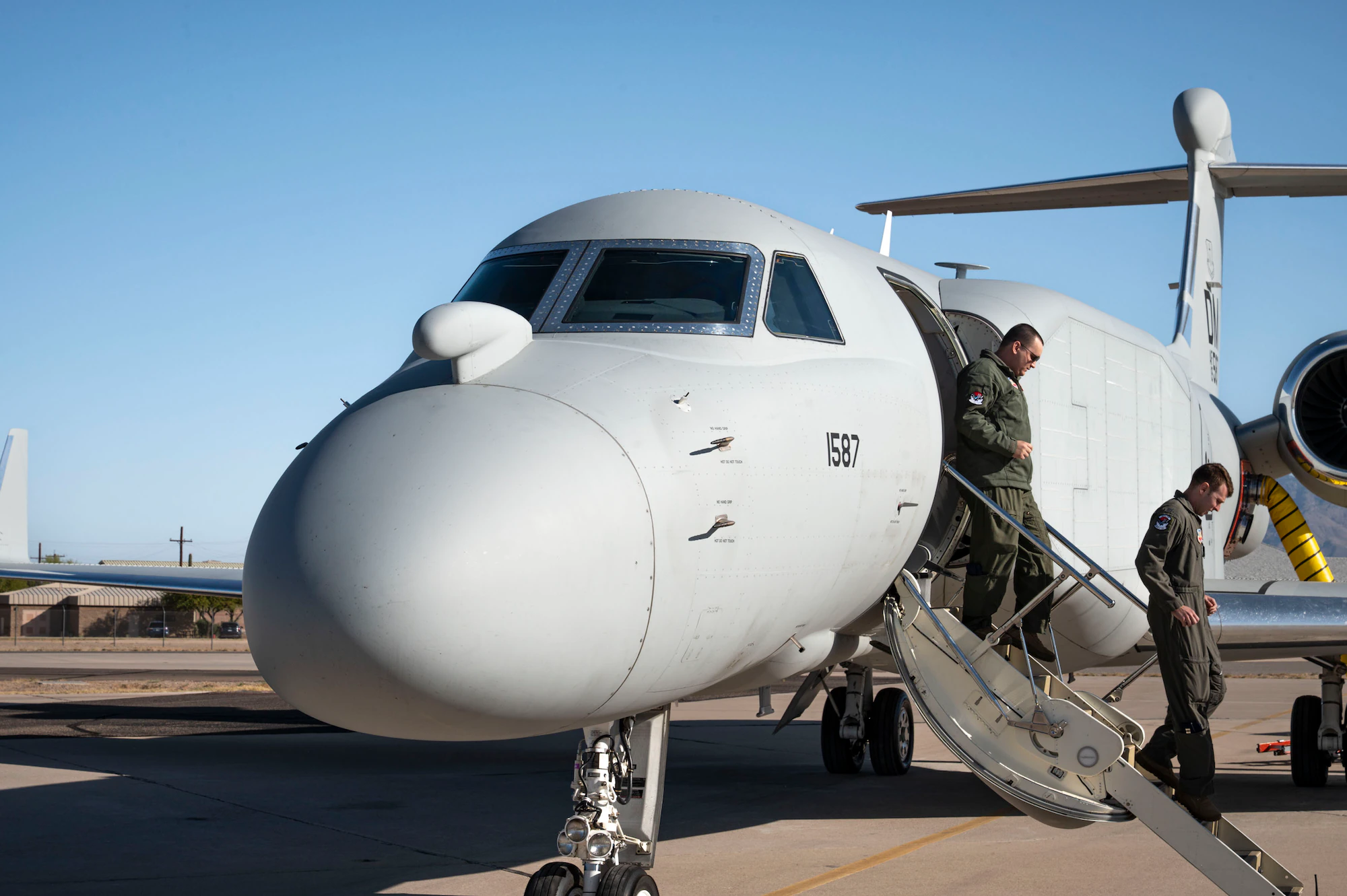 IMAGENS: EA-37B Moniker conclui primeira surtida de treinamento com a ...