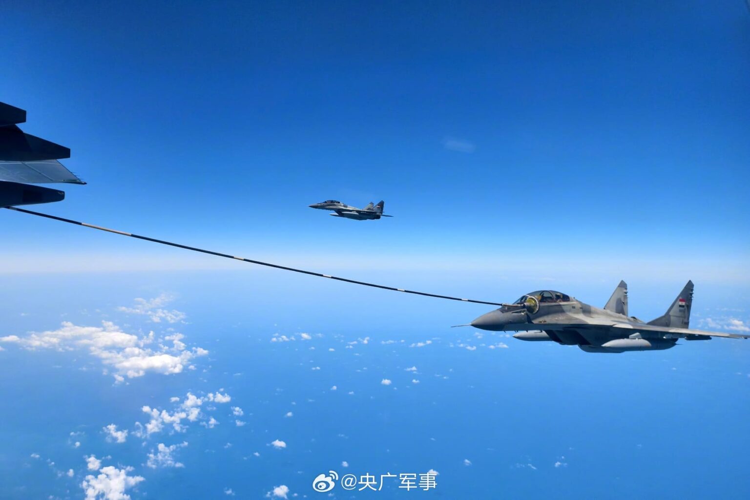 “Eagles of Civilization 2025”: Pela primeira vez, aviões YU-20 chineses reabastecem MiG-29 ...