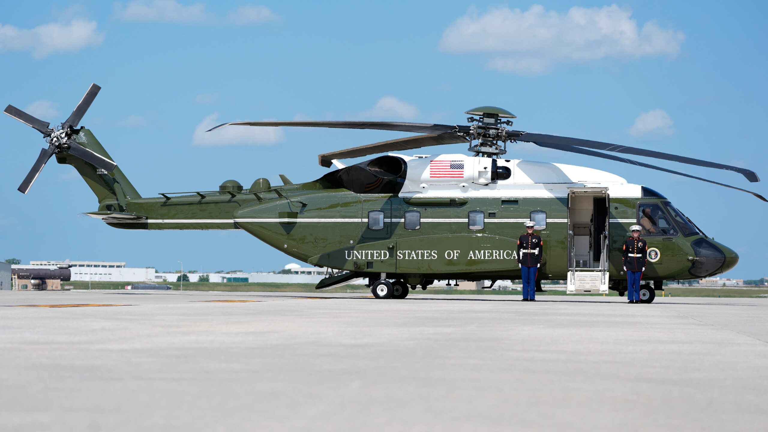 Novo “Marine One” se torna o primeiro helicóptero do mundo equipado com ...