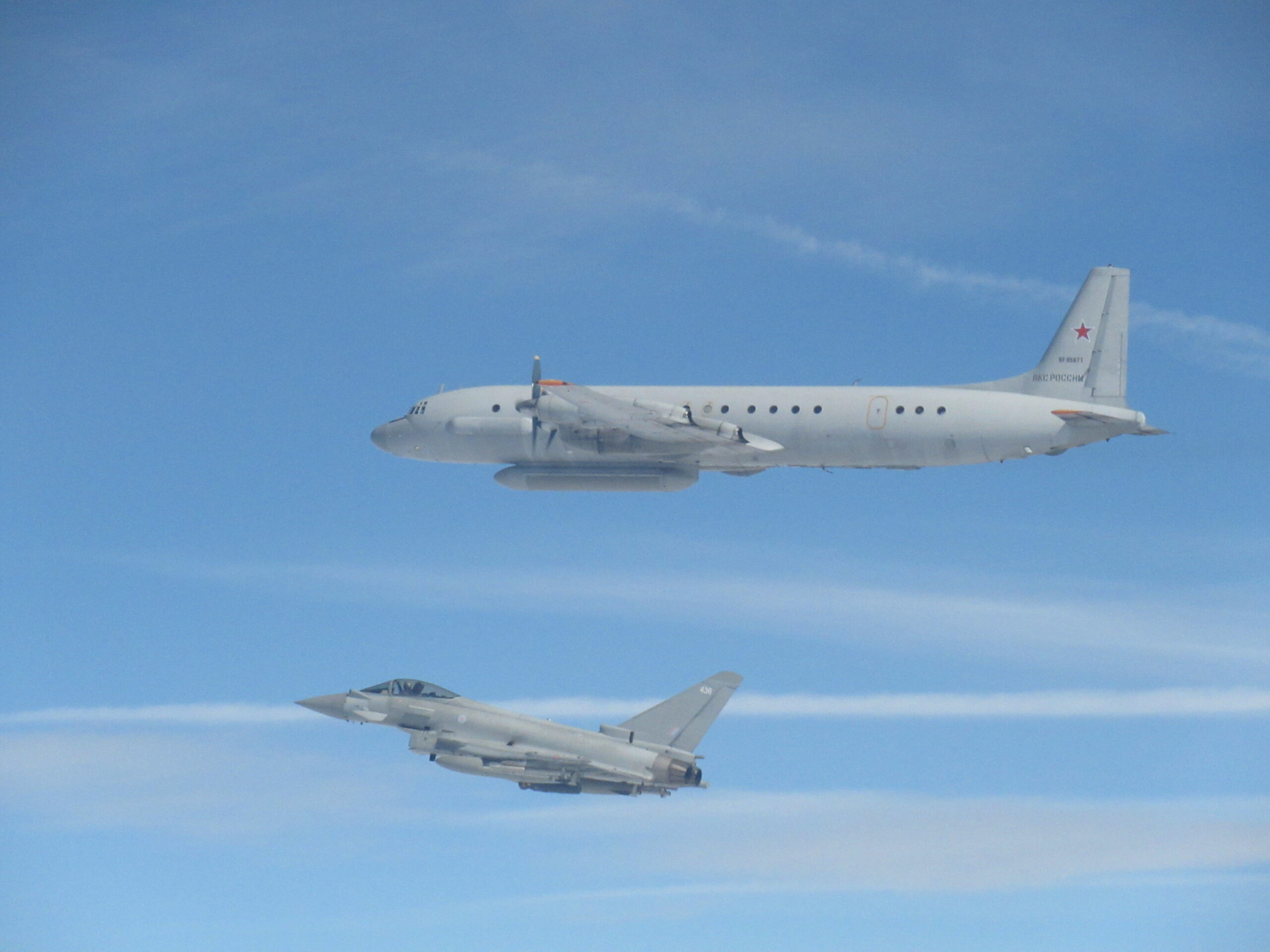 Caças Typhoon da RAF interceptam aeronaves russas em missão sobre o Mar ...