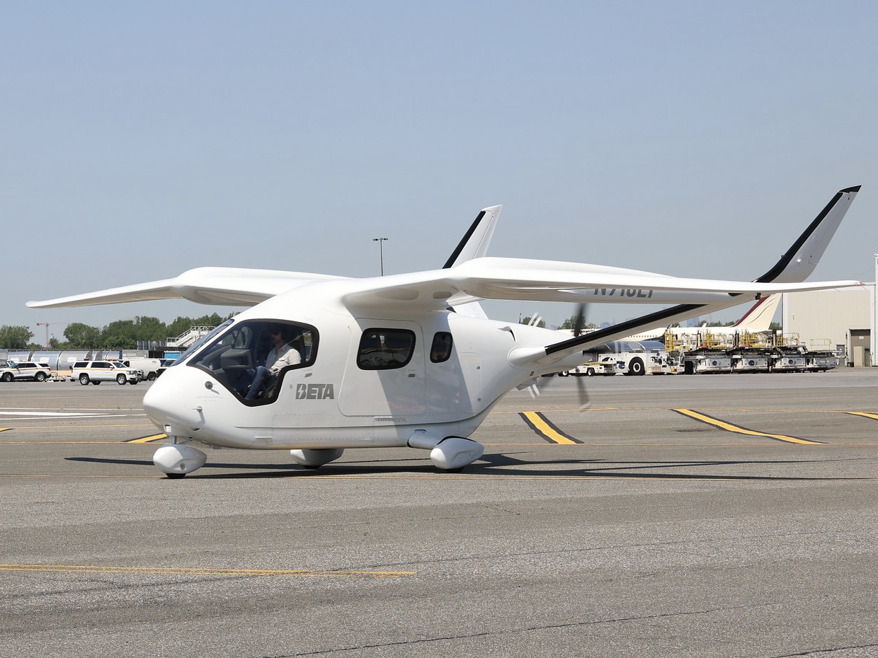 Pela primeira vez, aeronave elétrica da Beta Technologies pousa no ...