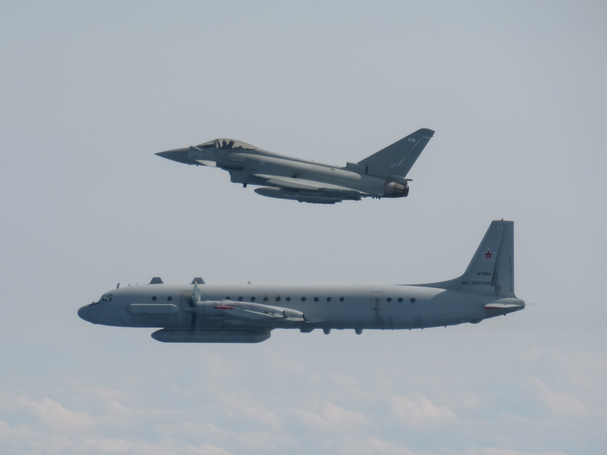 Caças Typhoon da RAF interceptam aeronaves russas em missão sobre o Mar ...