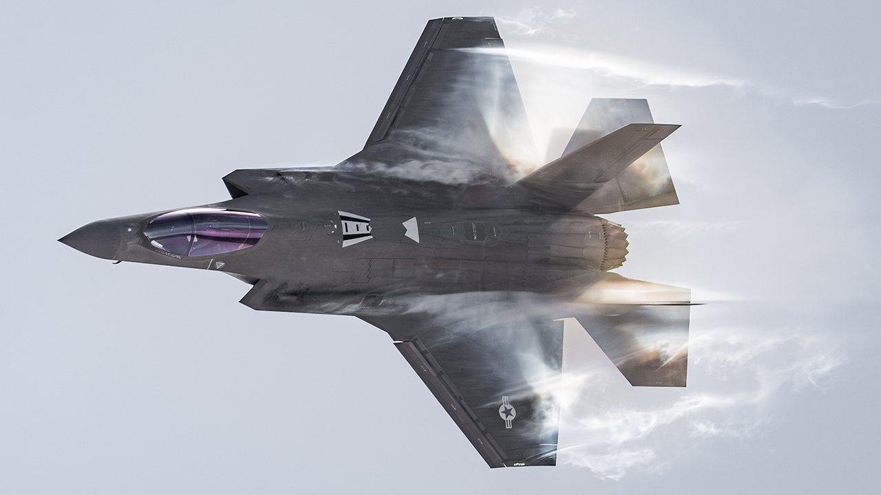 Lockheed Martin conclui atualização TR-3 do F-35 e aguarda liberação do ...