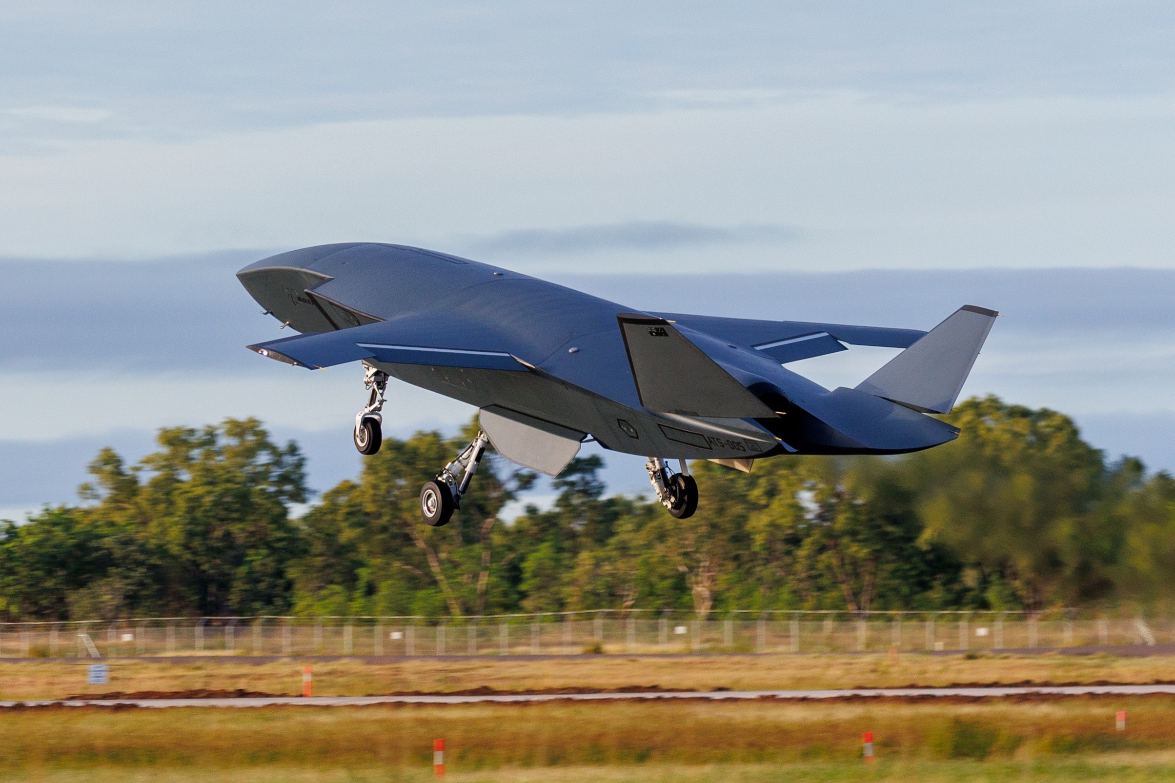 Austrália faz história com voo inédito do drone de combate MQ-28A Ghost Bat em Woomera – Cavok ...