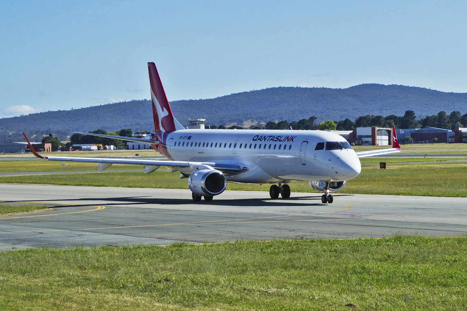 QantasLink substituirá frota de Fokker 100 com aeronaves Embraer 190 ...