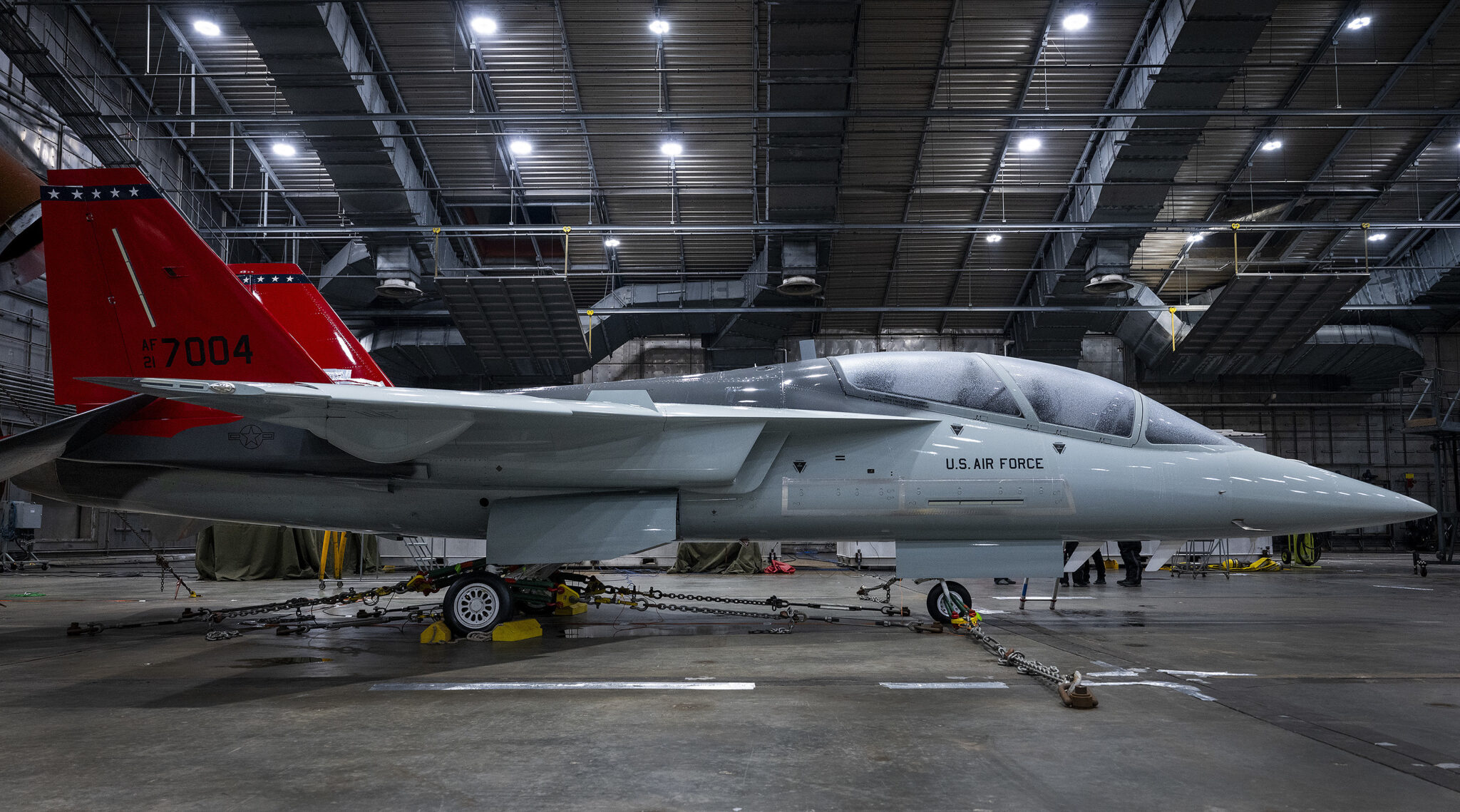IMAGENS: T-7A Red Hawk conclui testes climáticos extremos e avança para ...