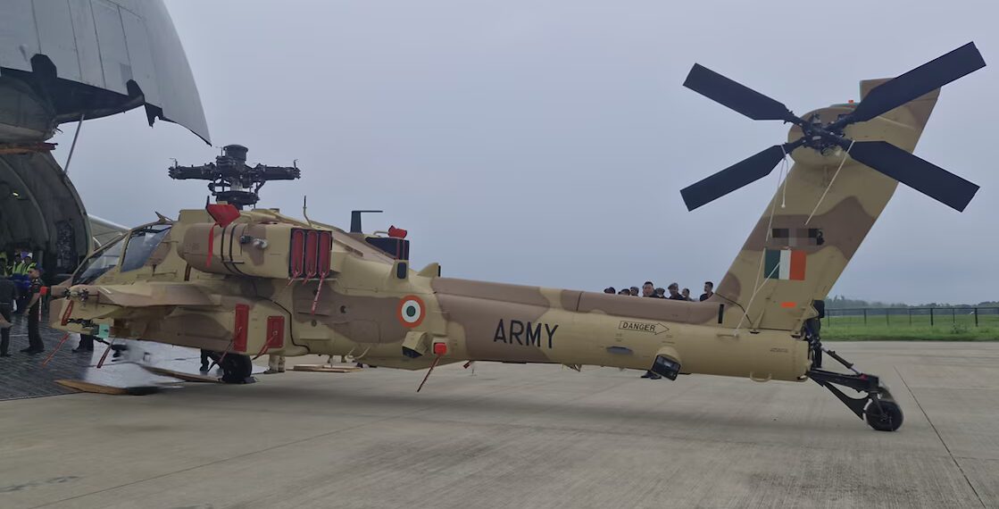 Exército indiano recebe primeiro lote de helicópteros Apache da Boeing ...
