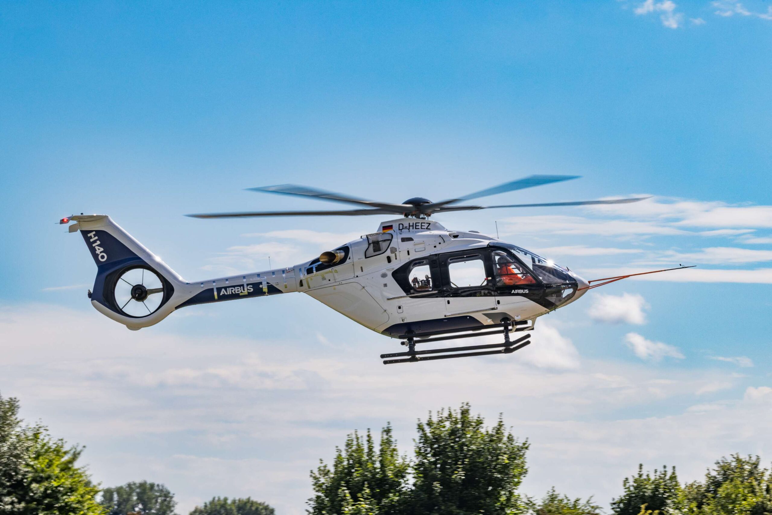 IMAGENS: Programa Airbus H140 avança com primeiro voo do segundo ...