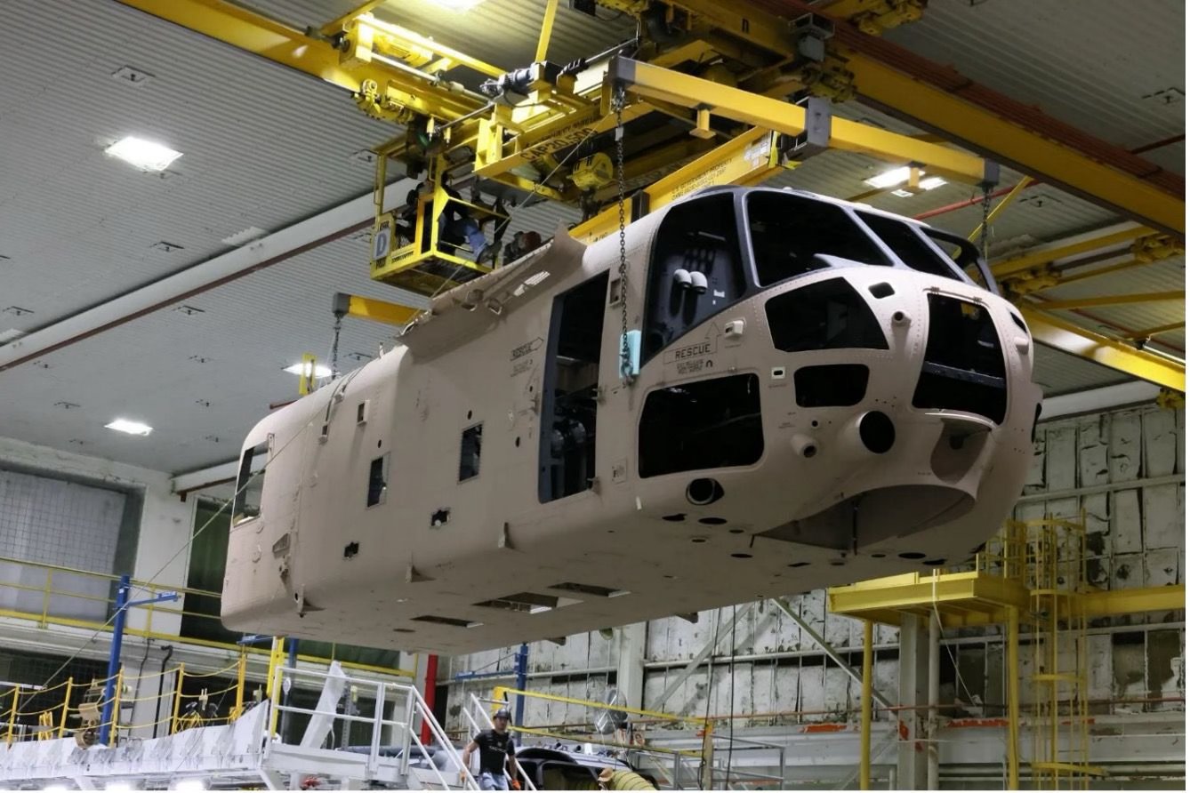 Sikorsky inicia montagem do primeiro helicóptero CH-53K “Pereh” para ...