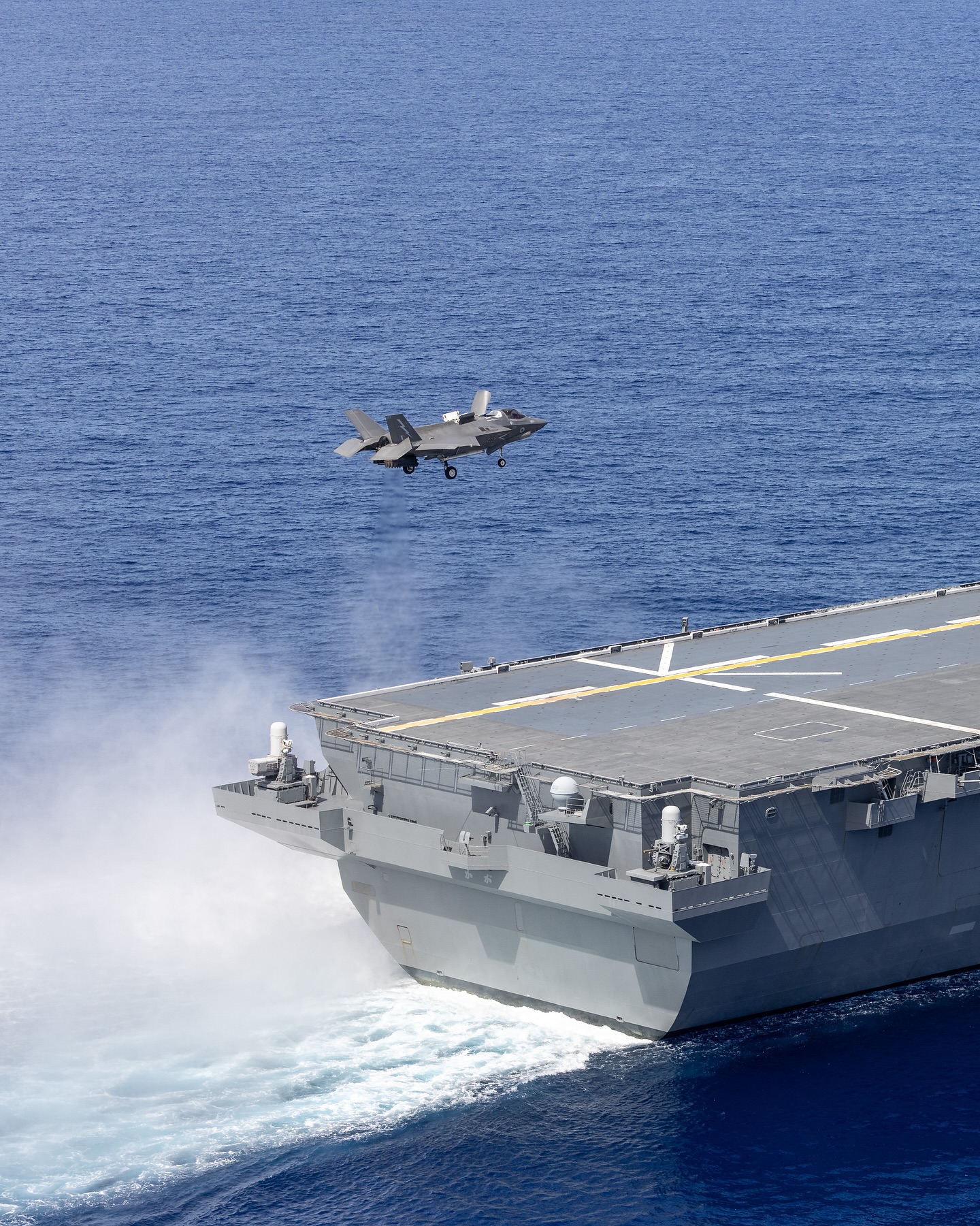 VÍDEO: F-35B britânico realiza pouso histórico no porta-aviões japonês ...