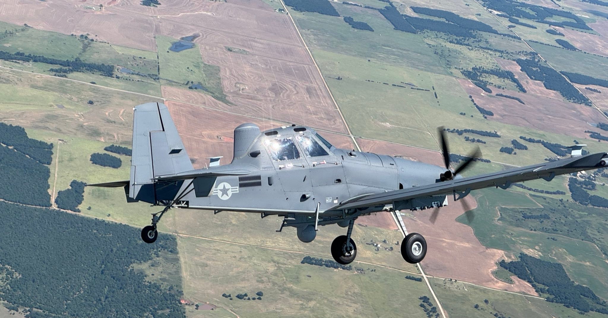 IMAGENS: Força Aérea dos EUA avança com o OA-1K Skyraider II no ...