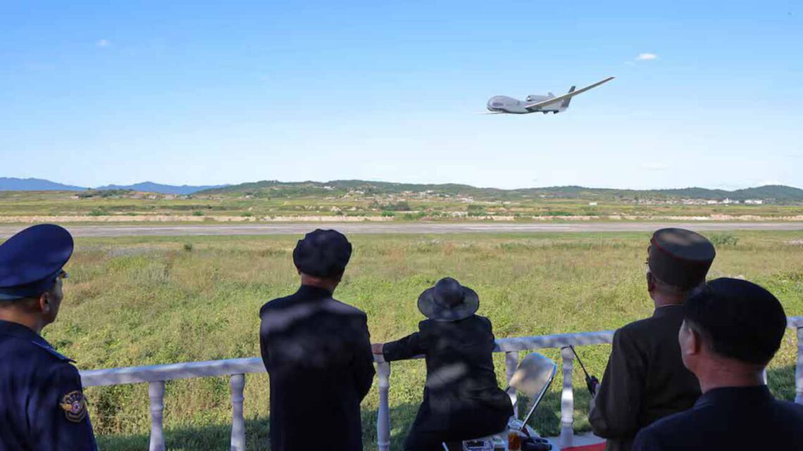 IMAGENS: Kim Jong Un supervisiona testes do drone Saetbyol-4, versão ...