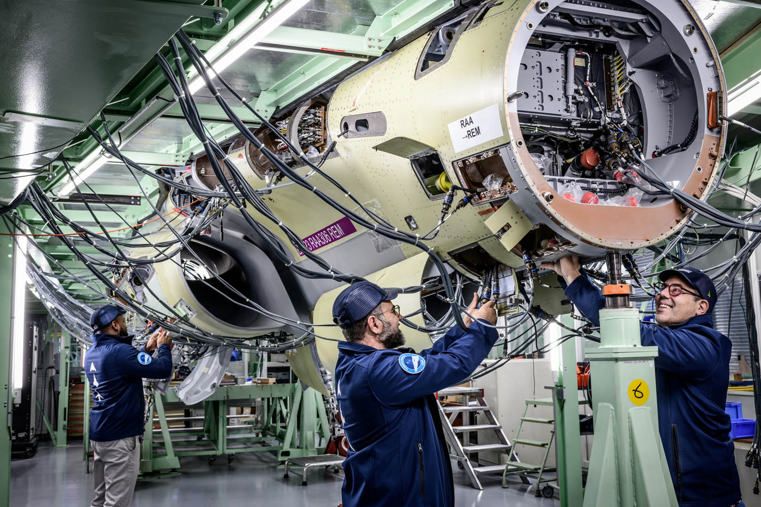 Dassault Aviation inaugura fábrica ultramoderna próximo a Paris para ...