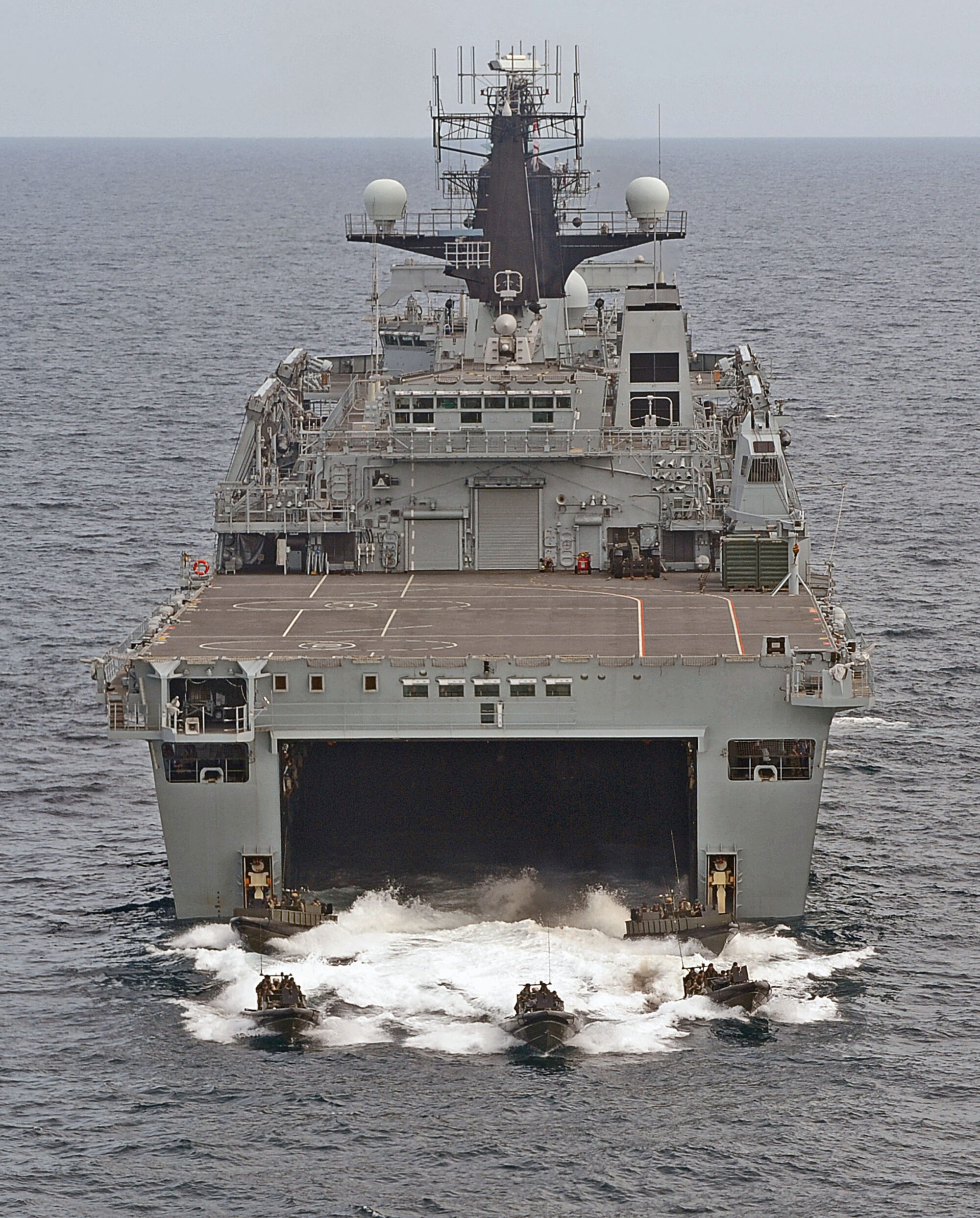 Marinha do Brasil oficializa compra do navio doca-multipropósito HMS ...