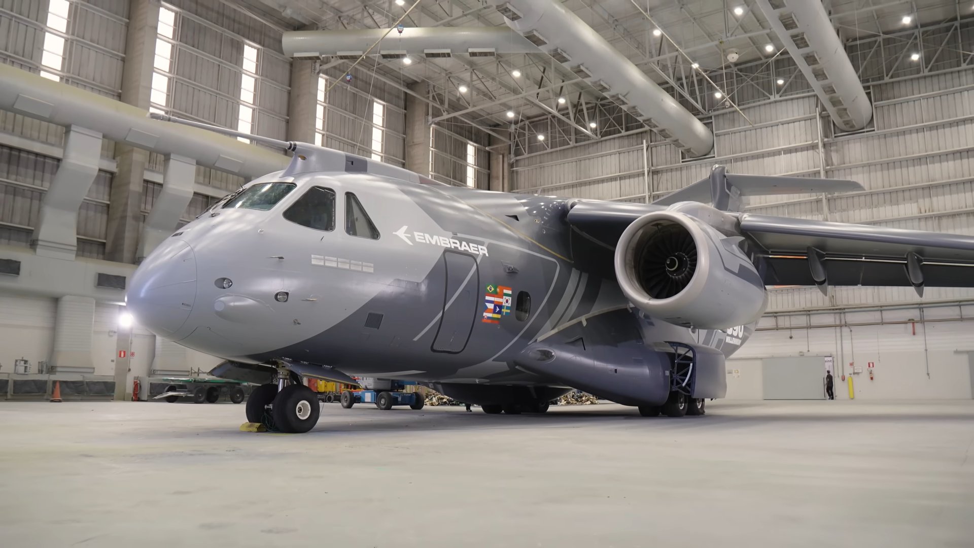 Embraer divulga vídeo da criação da nova identidade visual do KC-390 de ...
