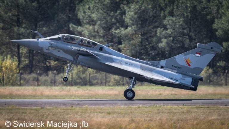 Primeiro caça Dassault Rafale da Força Aérea da Indonésia realiza voo ...