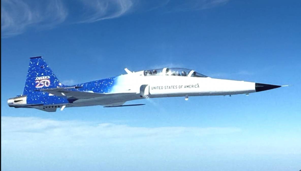 VÍDEO E IMAGENS: Caça F-5F de Jared Isaacman ganha pintura especial em ...