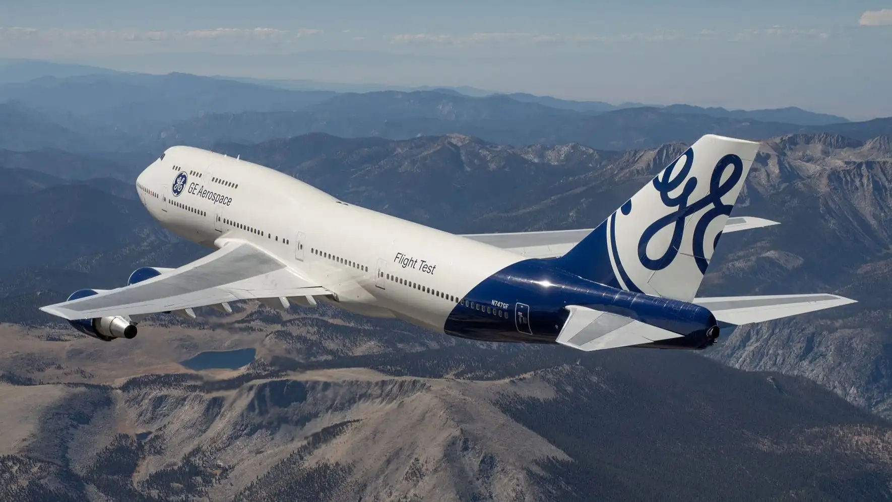 GE Aerospace apresenta nova pintura do Boeing 747 de testes que ...