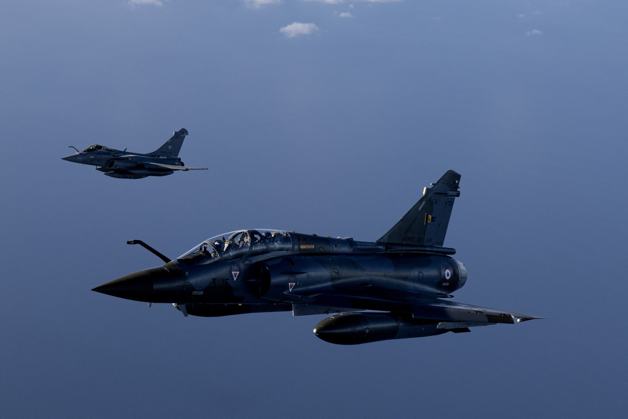 França transforma o Mirage 2000D RMV em laboratório de inteligência ...