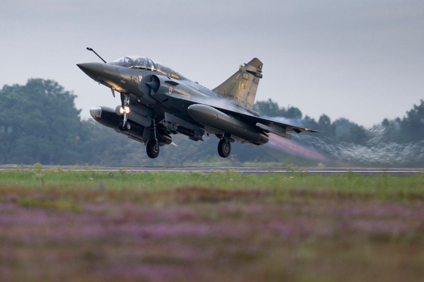 França transforma o Mirage 2000D RMV em laboratório de inteligência ...