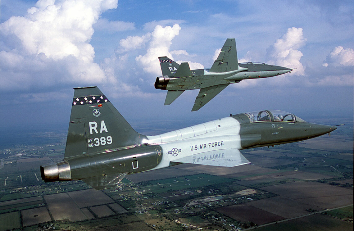 StandardAero entrega o motor J85-5 número 1.000 para a USAF e reforça ...
