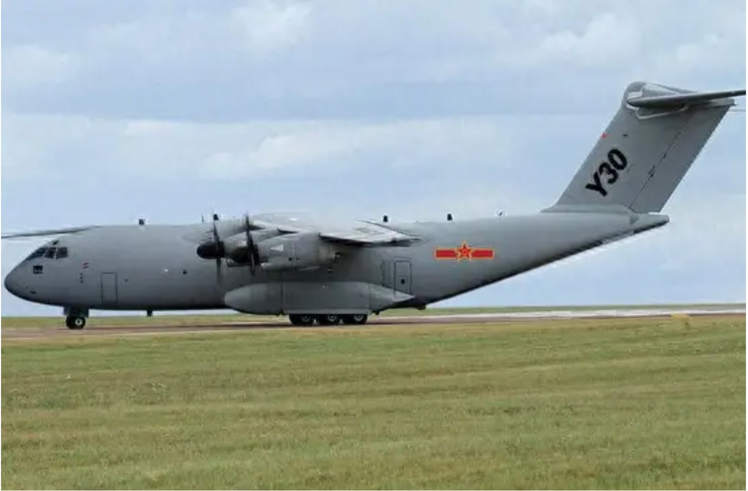 China realiza voo inaugural do Y-30, novo avião de transporte militar ...